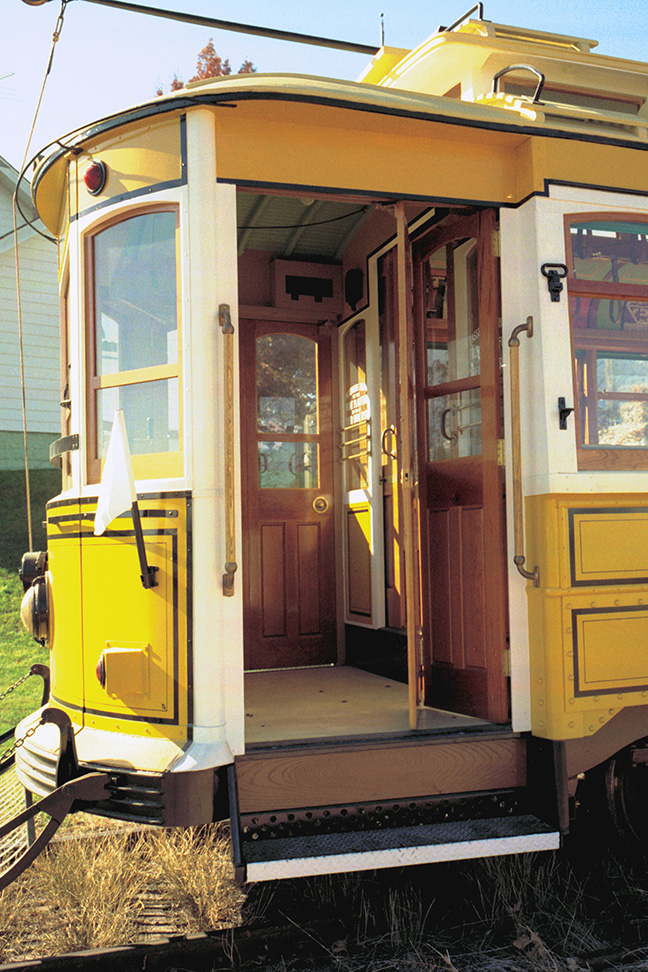 Gomaco Trolley Company: Semi-Convertible Enclosed Trolley