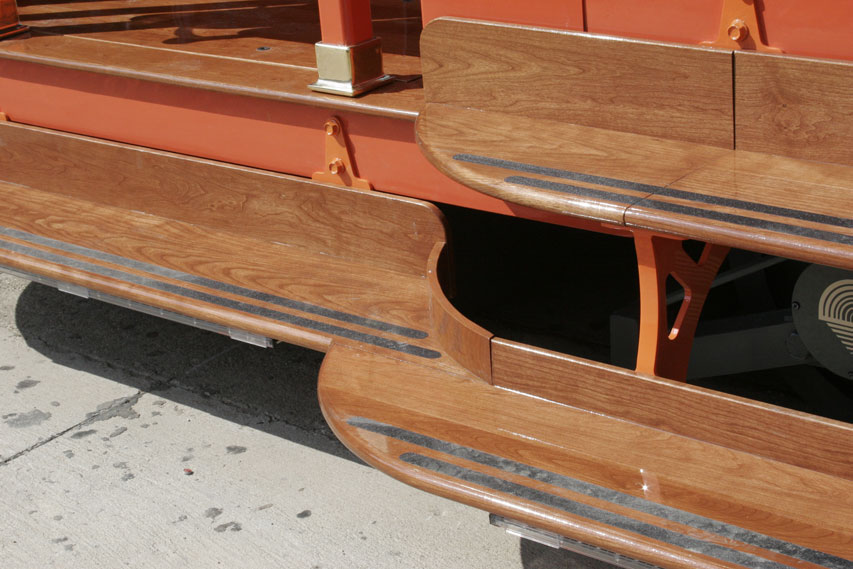 Gomaco Trolley Company: Battery-Powered, Self-Propelled 7-Bench Trolley