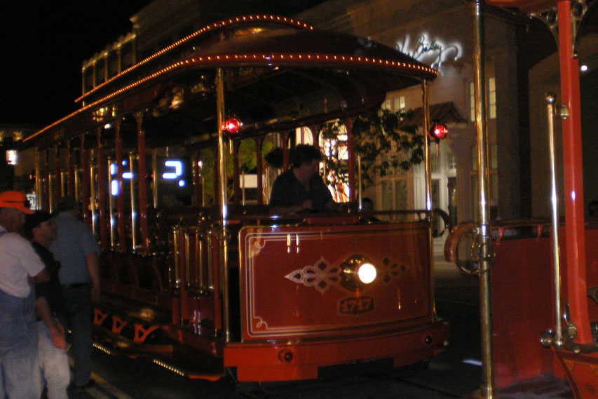 Gomaco Trolley Company: Battery-Powered, Self-Propelled 7-Bench Trolley