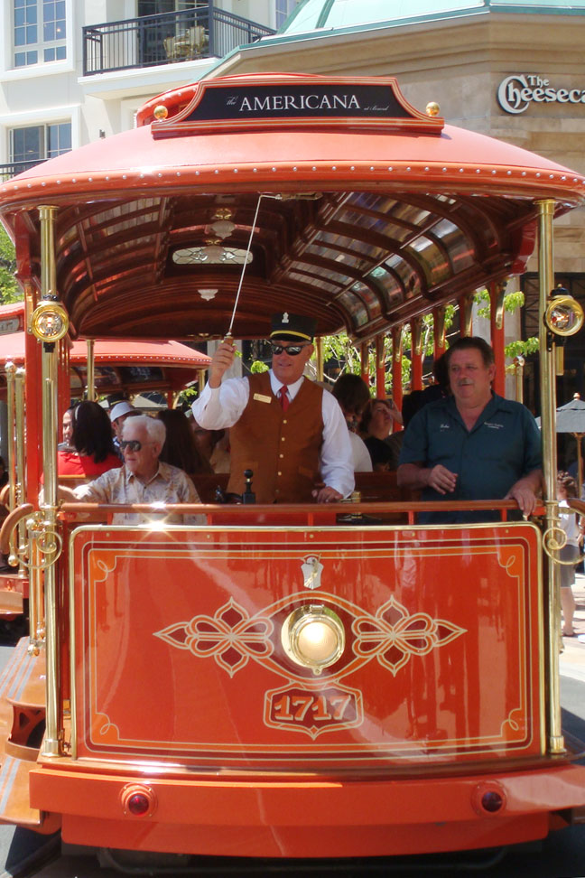 Gomaco Trolley Company: Battery-Powered, Self-Propelled 7-Bench Trolley