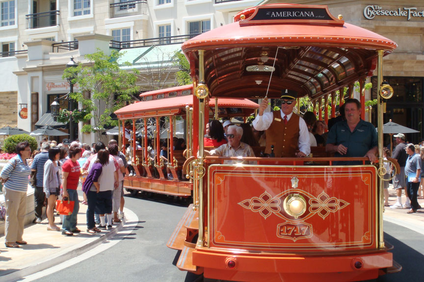 Gomaco Trolley Company: Battery-Powered, Self-Propelled 7-Bench Trolley